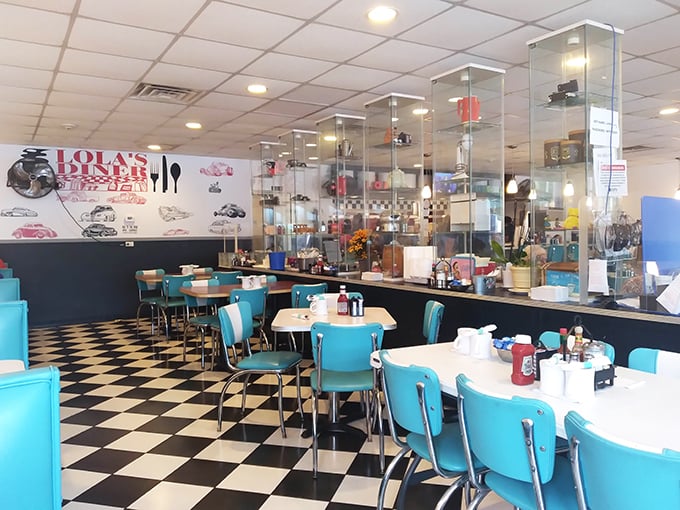 Lola's Diner 9