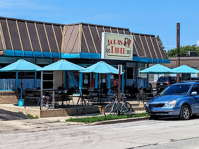 Lola’s Diner 9