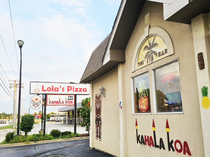 Lola's Pizza & Tiki Bar 1