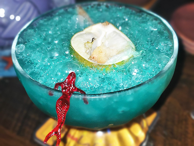 Lola's Pizza & Tiki Bar 6