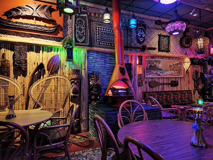 Lola's Pizza & Tiki Bar 9