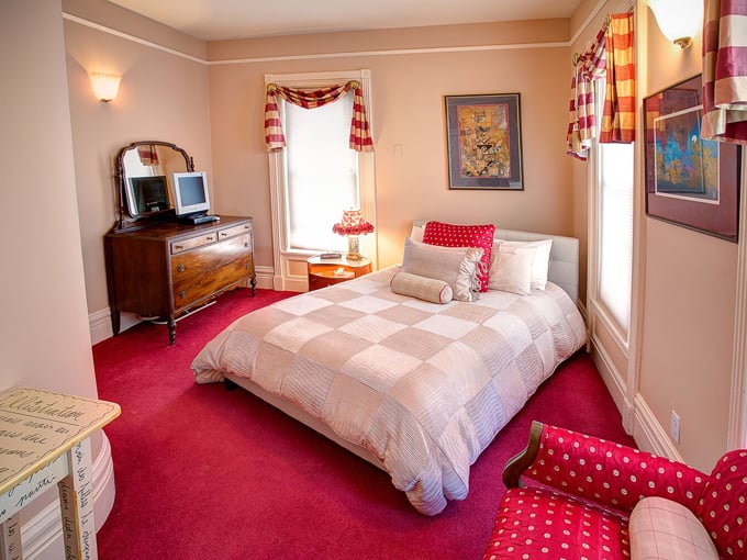 M & M Victorian Inn 4