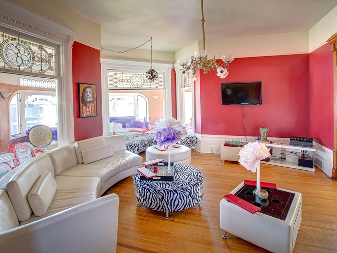 M & M Victorian Inn 9