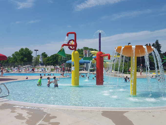manitowoc family aquatic center 4