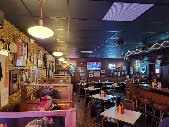 Matt's Bar and Grill 8