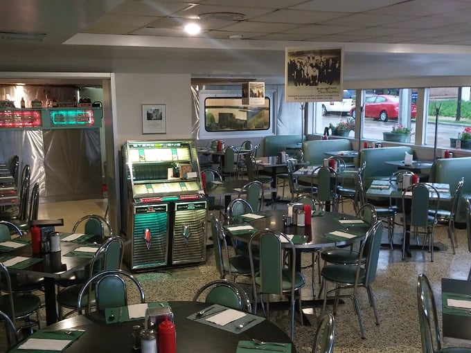 Miss Katie's Diner 2