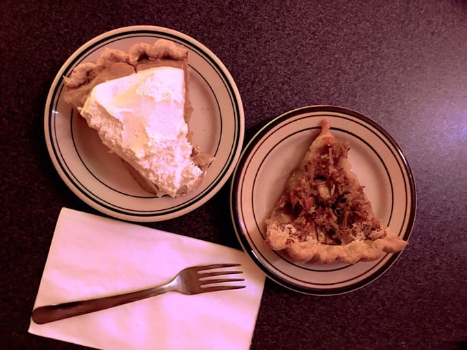 Mom&rsquo;s Diner & Pizzeria 3