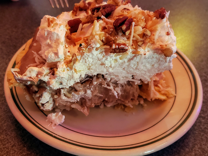 Mom&rsquo;s Diner & Pizzeria 6