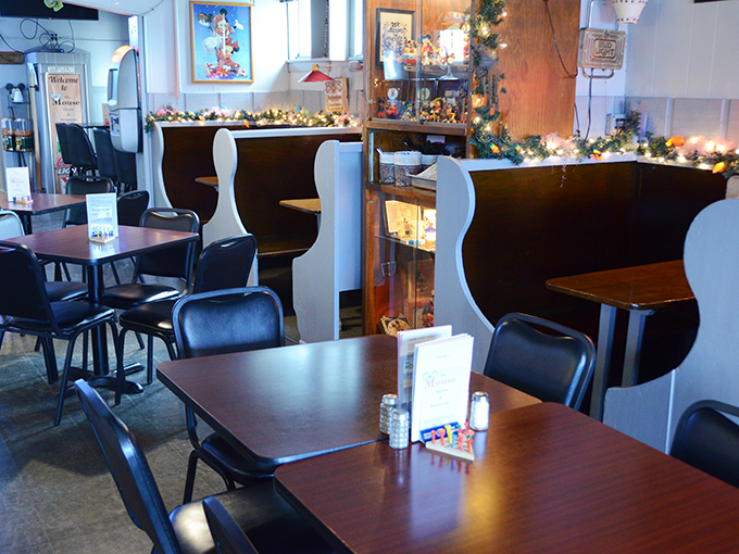 Mouse Tavern & Restaurant 2