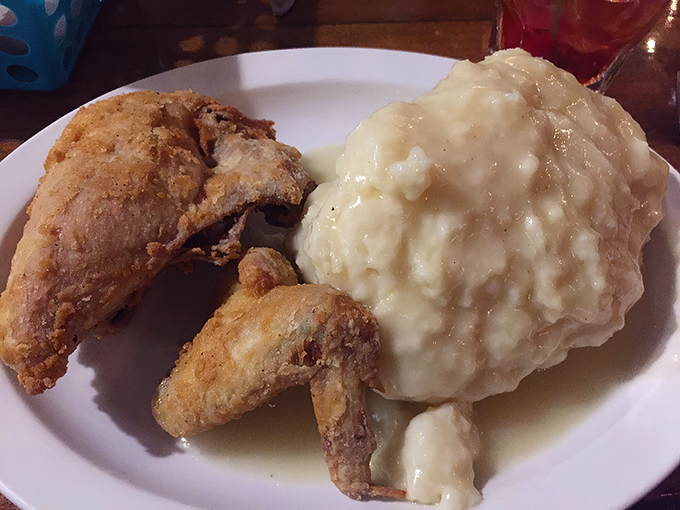 Mouse Tavern & Restaurant 4