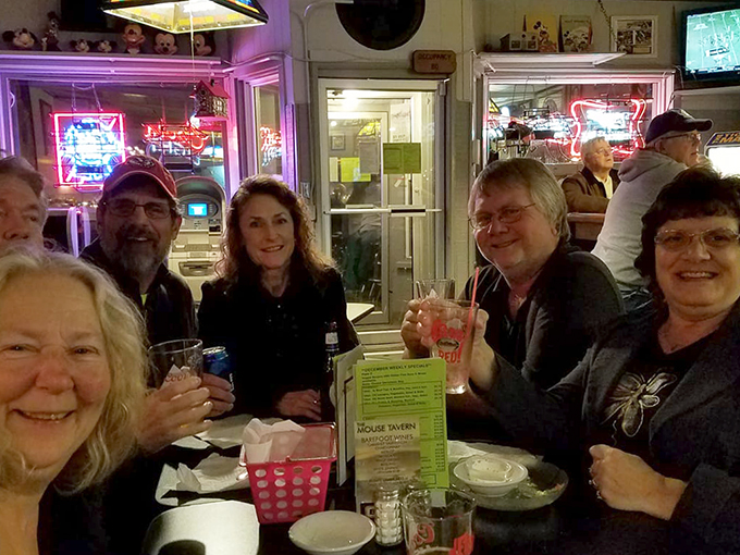 Mouse Tavern & Restaurant 8