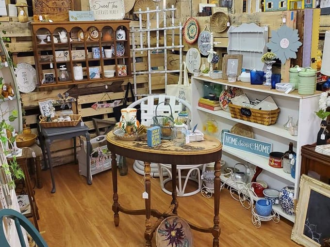 Neenah Vintage Mall 4