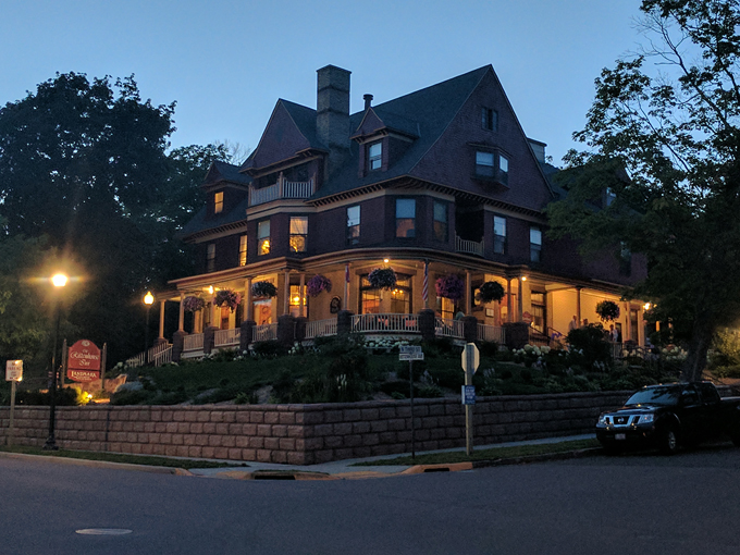 Old Rittenhouse Inn 9