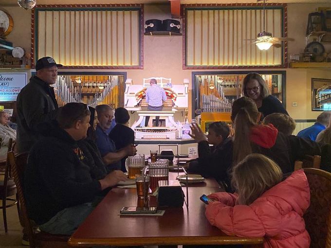 Organ Piper Pizza Palace 4