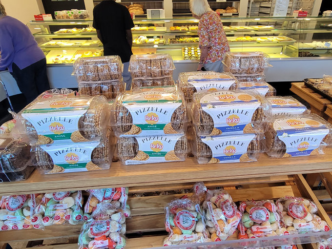 Paielli&rsquo;s Bakery 6