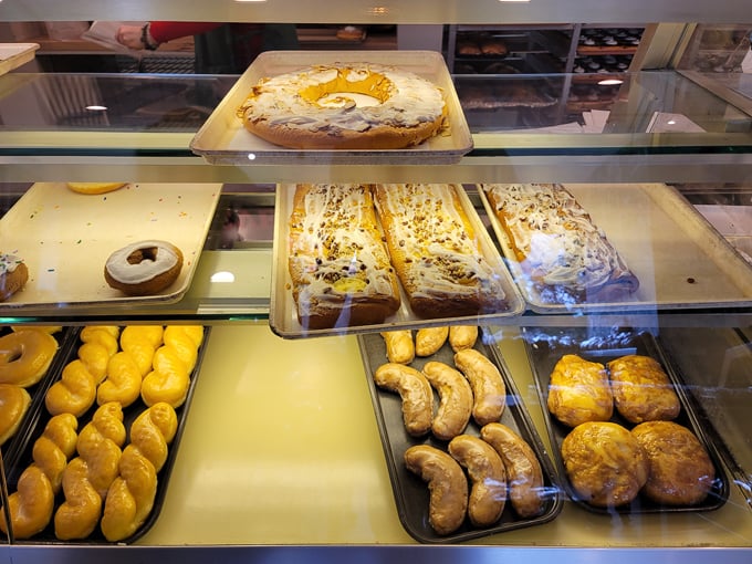 Paielli&rsquo;s Bakery 8