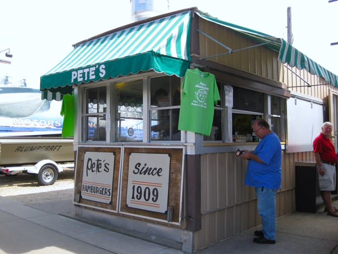 Pete&rsquo;s Hamburger Stand 8