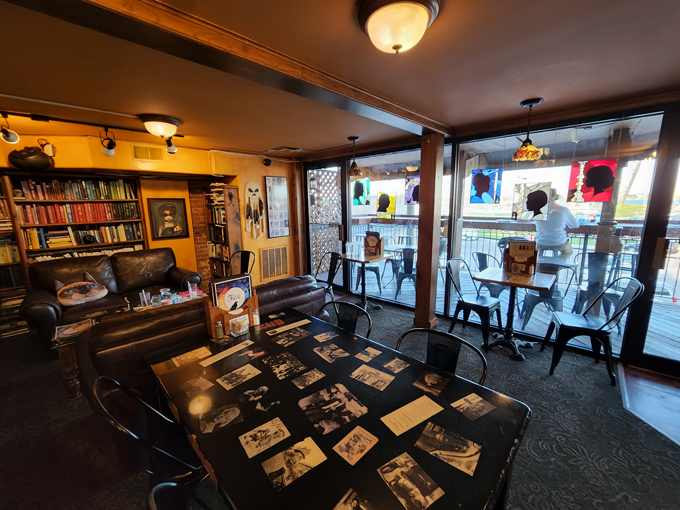 Raven Caf&eacute; (Port Huron)