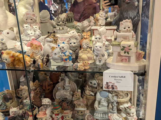 Redner's Rescued Cat Figurine Mewseum 5