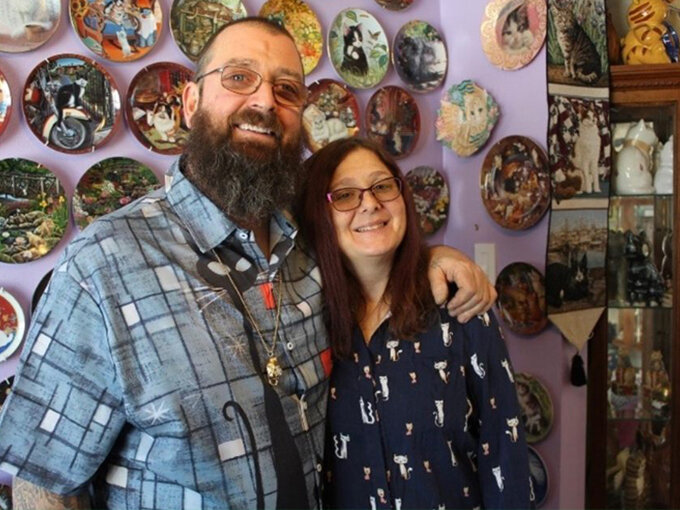 Redner's Rescued Cat Figurine Mewseum 6