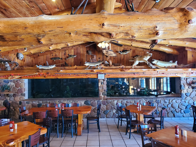 River&rsquo;s Edge Pub & Grub 4