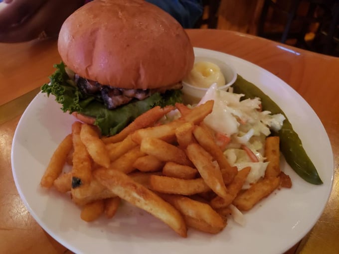 River&rsquo;s Edge Pub & Grub 5