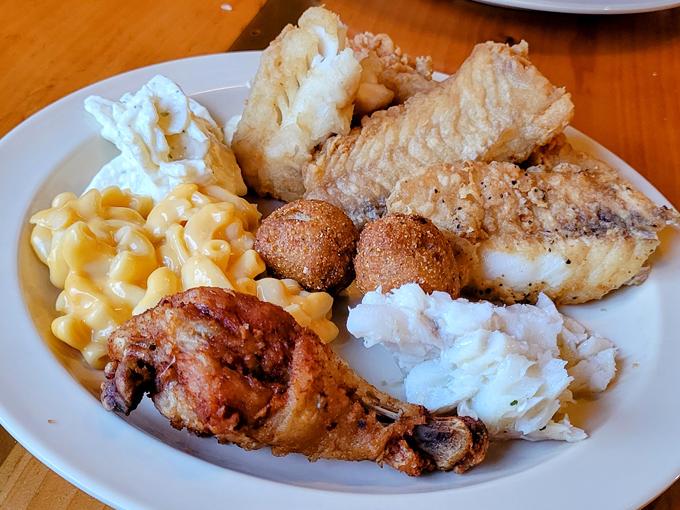 River&rsquo;s Edge Pub & Grub 6