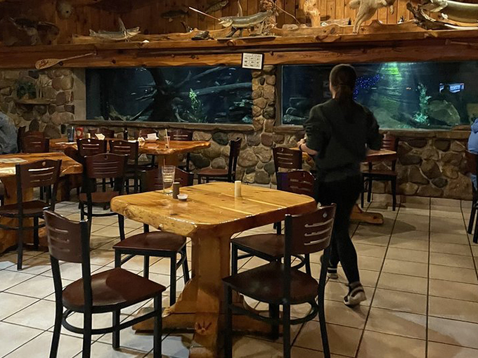 River&rsquo;s Edge Pub & Grub 8