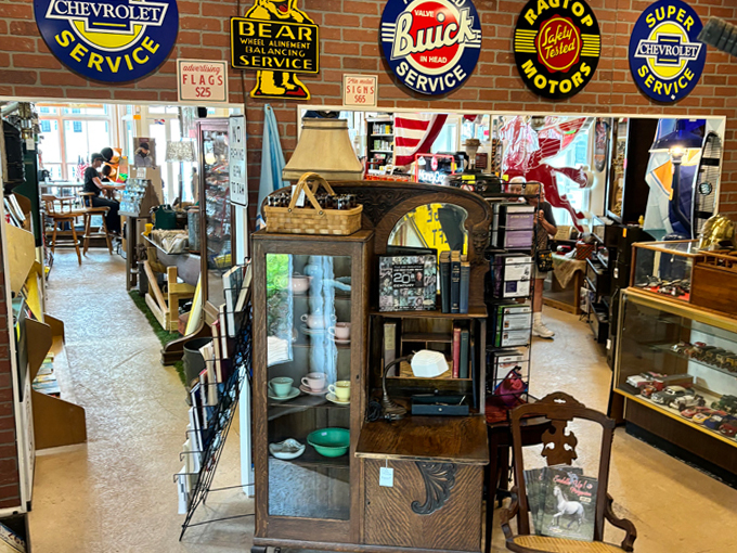 Roadside Attractions Antique & Curiosity Shop 2