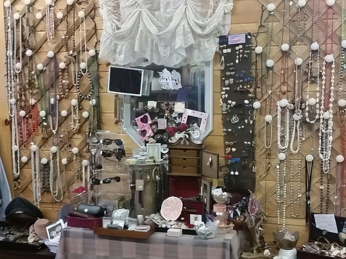 Ruby's Second Hand 9