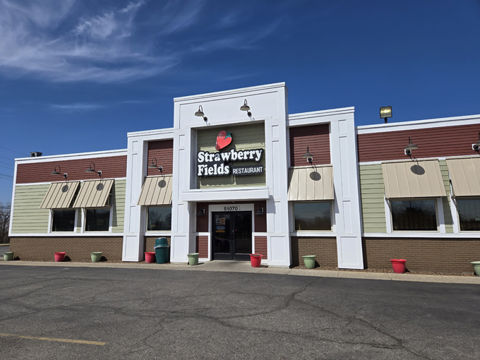 Strawberry Fields Restaurant (Chesterfield Township)