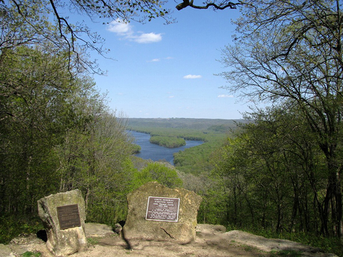 The Bluff Trail in Wyalusing State Park 4