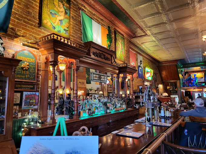 the legendary monarch public house 4