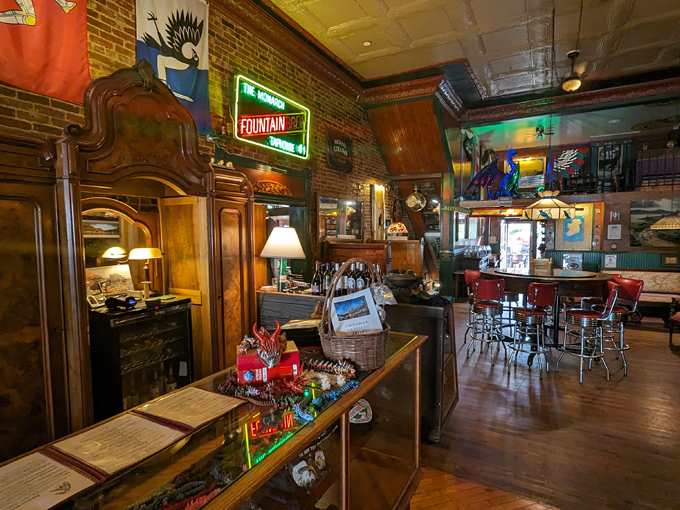 the legendary monarch public house 5