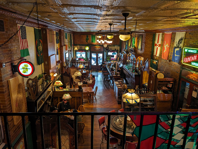 the legendary monarch public house 7