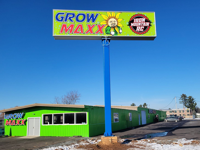 the maxx entertainment center 1