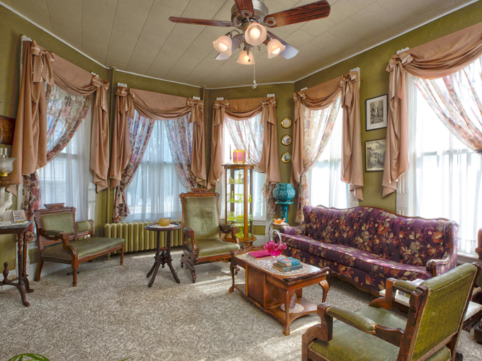 The Victorian on Main Inn 2