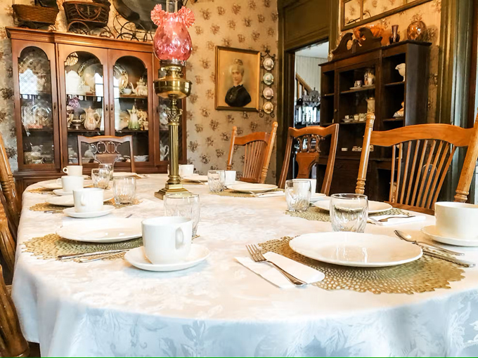 The Victorian on Main Inn 3