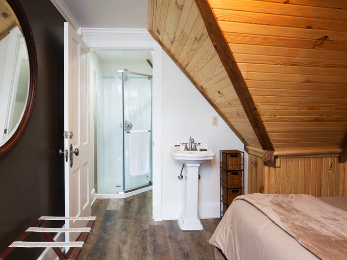 The Victorian on Main Inn 5