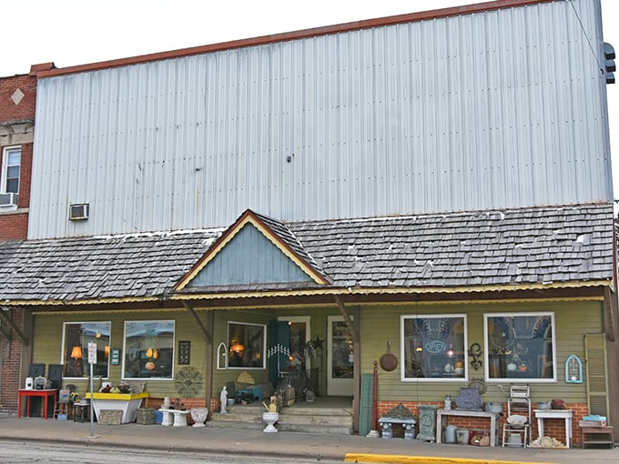 Treasures On Main Resale & Antique Mall 1