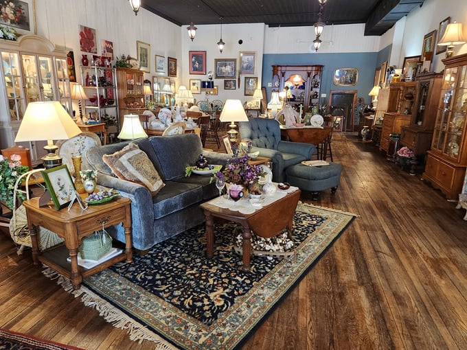 Treasures On Main Resale & Antique Mall 2