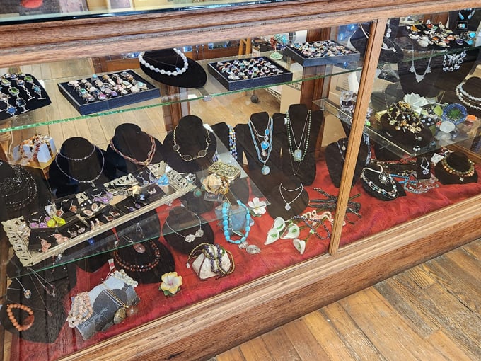 Treasures On Main Resale & Antique Mall 6