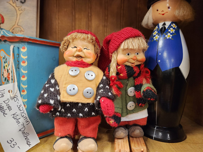 Treasures On Main Resale & Antique Mall 7