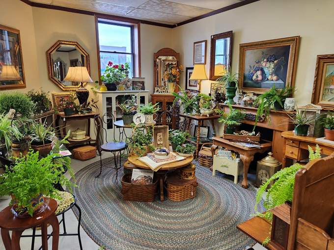 Treasures On Main Resale & Antique Mall 8