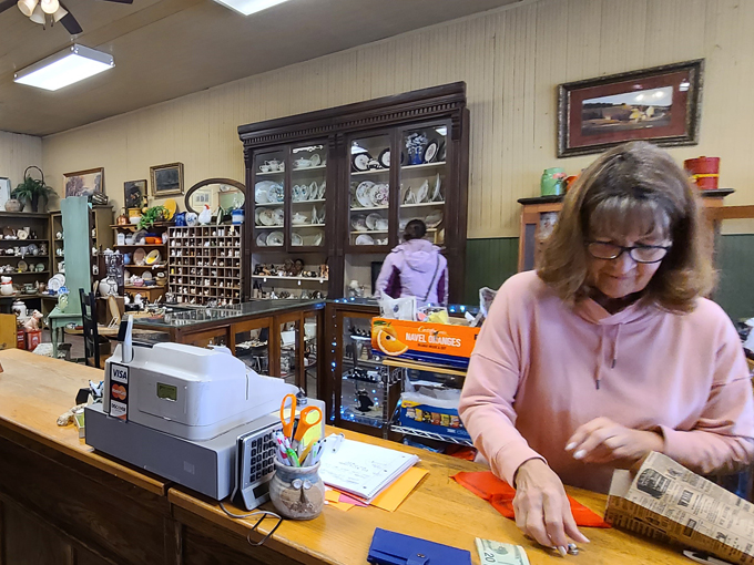 Treasures On Main Resale & Antique Mall 9