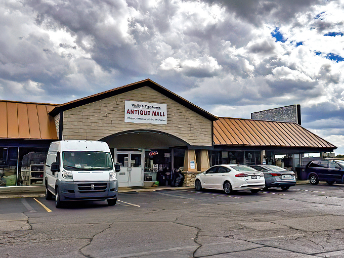 Wally's Treasures (Grand Rapids)