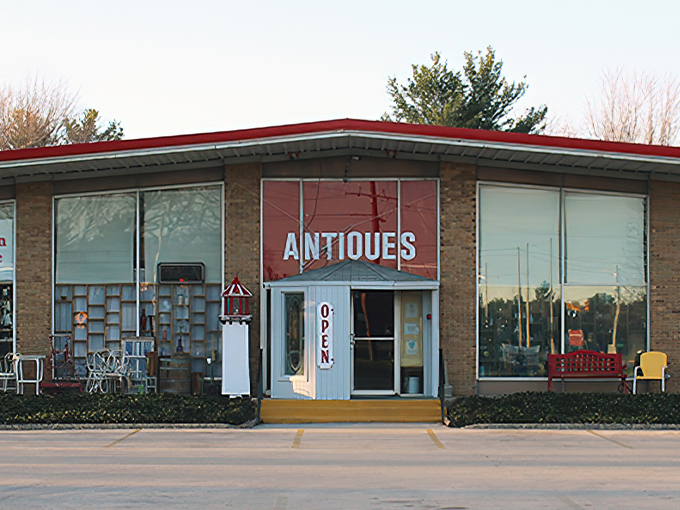 West Michigan Antique Mall (Grand Haven)