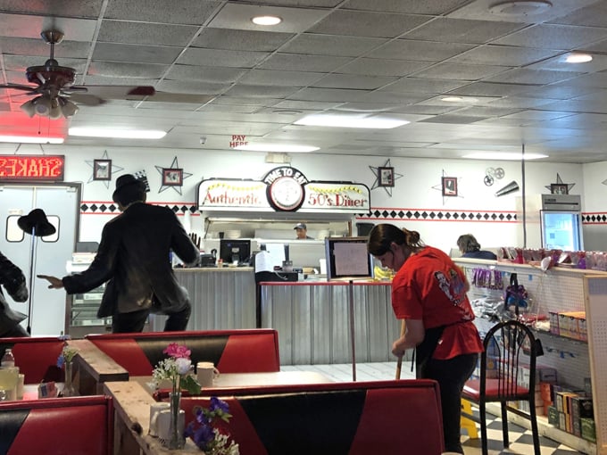 Woody's 50's Diner 7