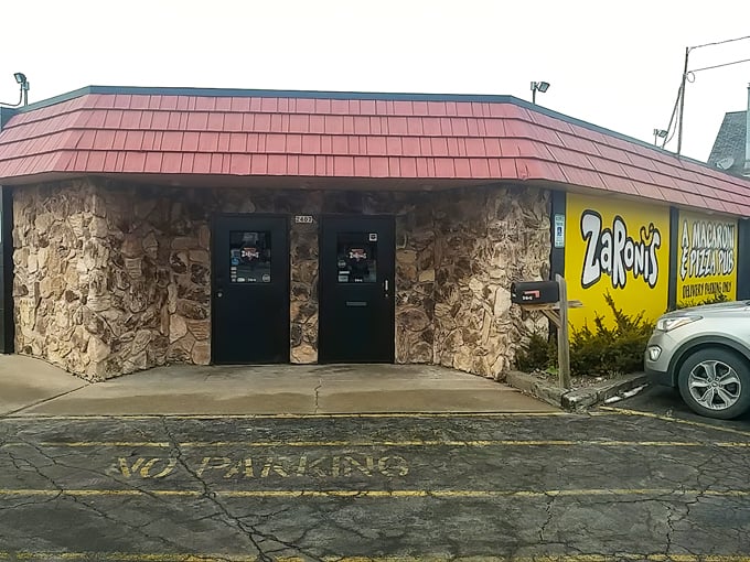 Zaroni's Pizza 1