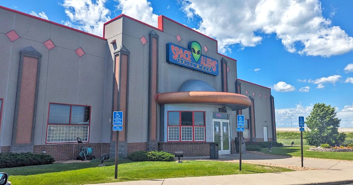 Discover This Quirky Alien-Themed Restaurant With Retro Galaxy Arcade ...